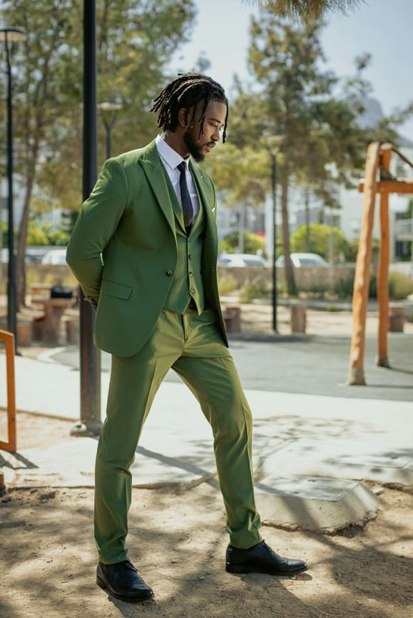 Bodas 2024: Razones para Usar un Traje de Novio Verde - Rooks & Rocks ...